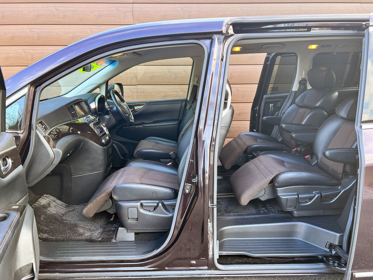 エルグランド（E52型）のシートアレンジを解説｜7人乗りと8人乗りの違いやメリット・デメリットも紹介 | 埼玉にある中古車屋のプロが教える ...